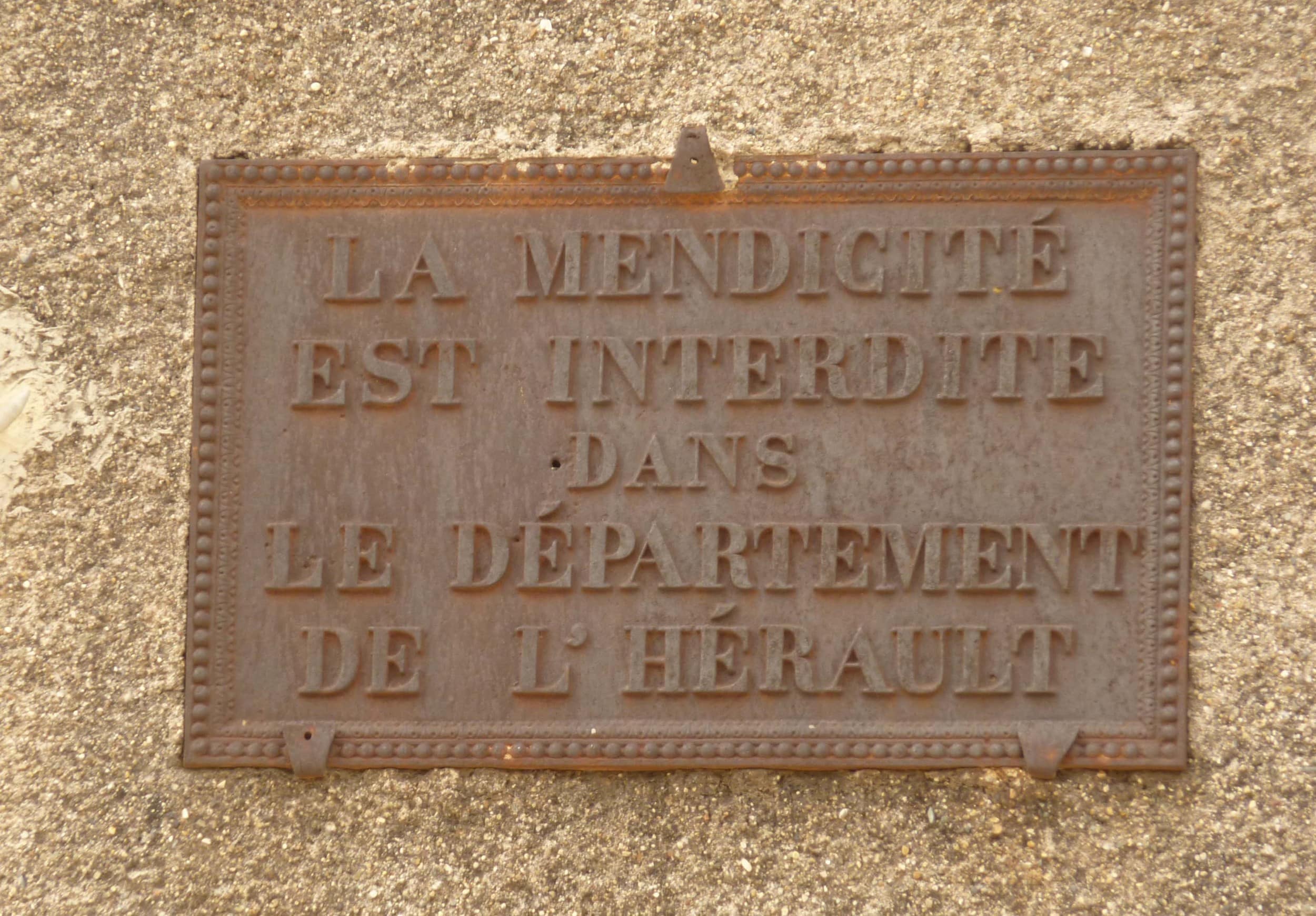 Montagnac (34) – plaque de mendicité – plaquedecocher.fr