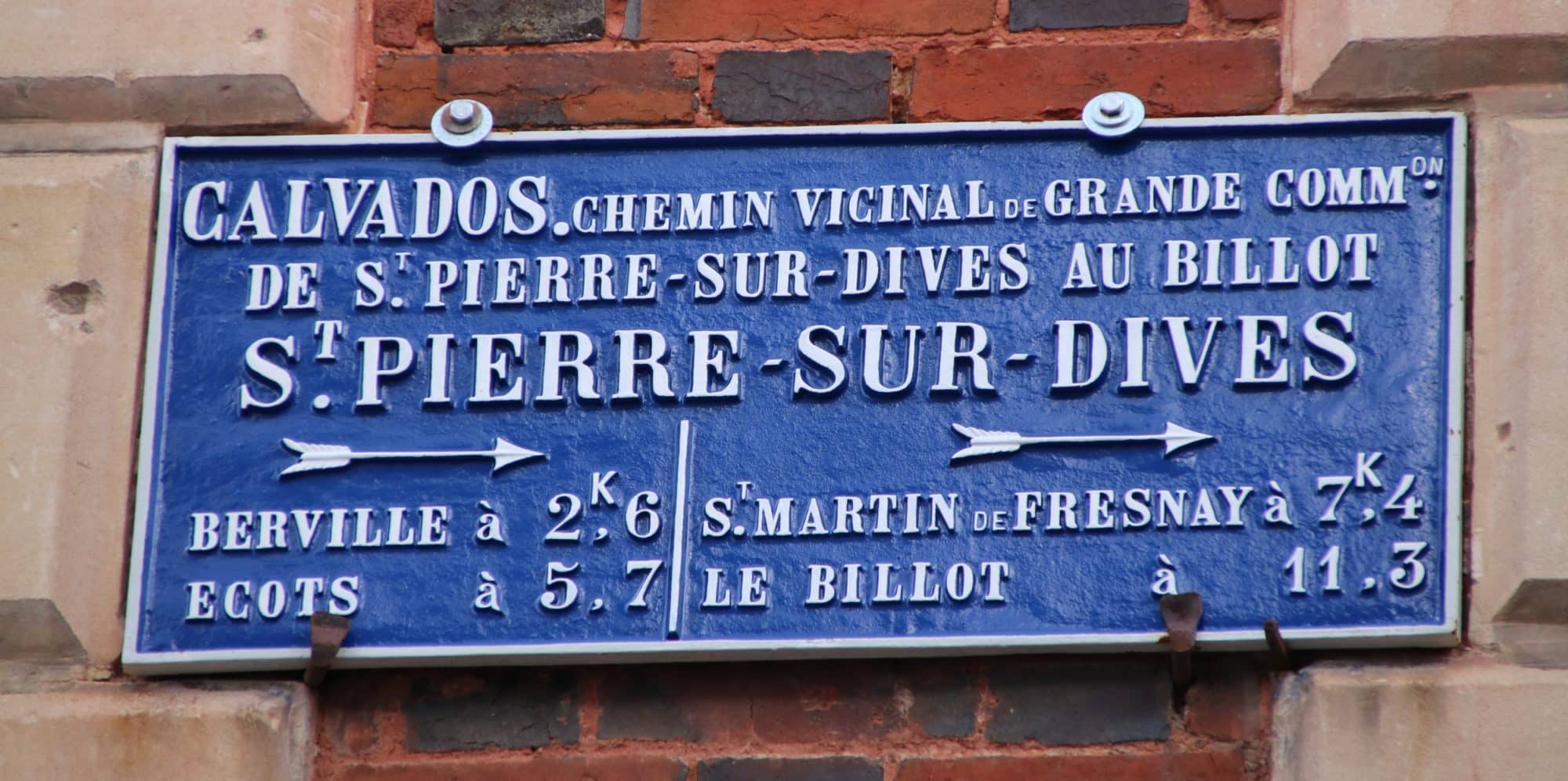 ST PIERRE SUR DIVES – plaquedecocher.fr